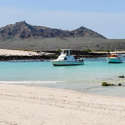 Mega Travel Perú: Isla de San Cristóbal