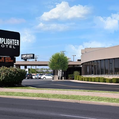 Lamplighter Inn & Suites - South - iCliGo