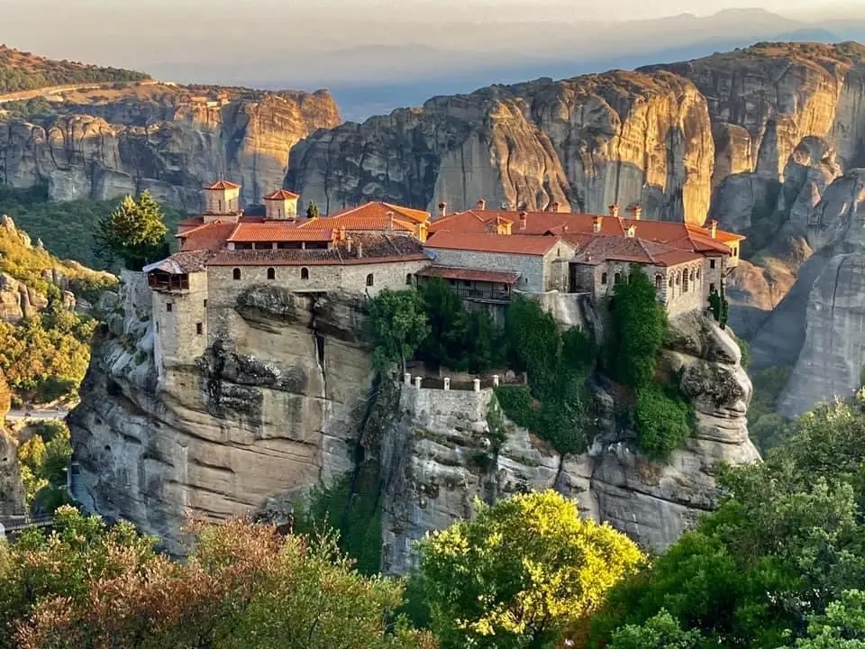 4 dias circuito con Meteora, excursion regular en Espanol desde US$765