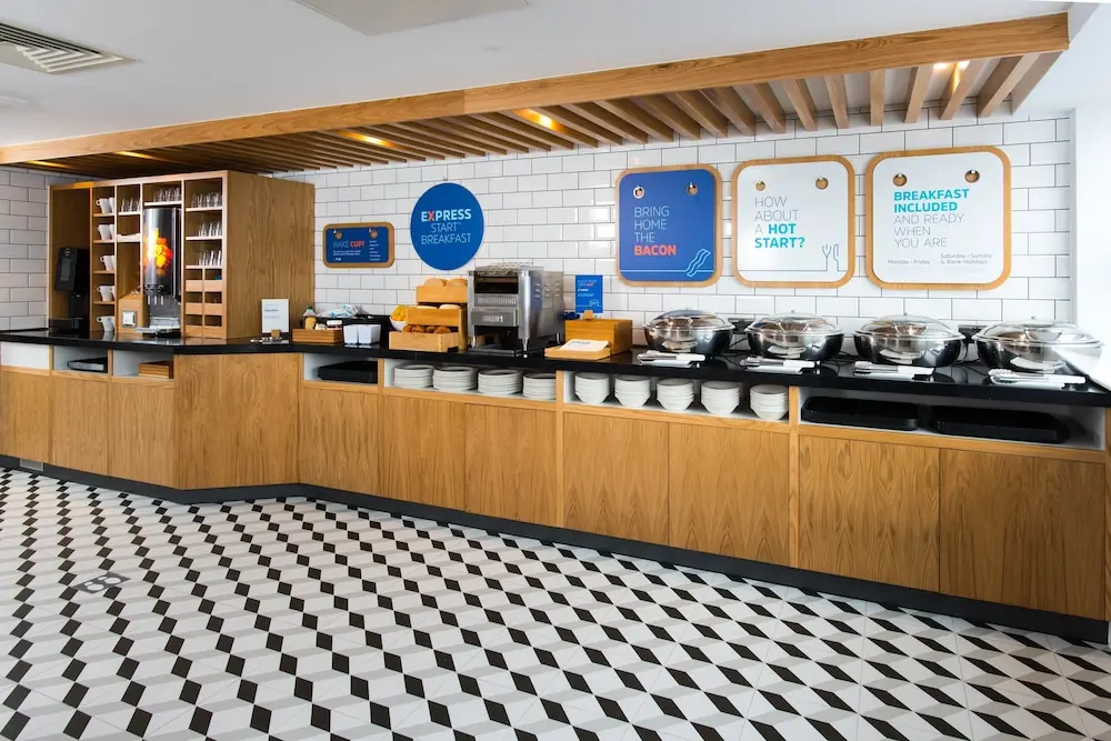 Holiday Inn Express Cardiff Bay, an IHG Hotel - TUI - Viaje Online
