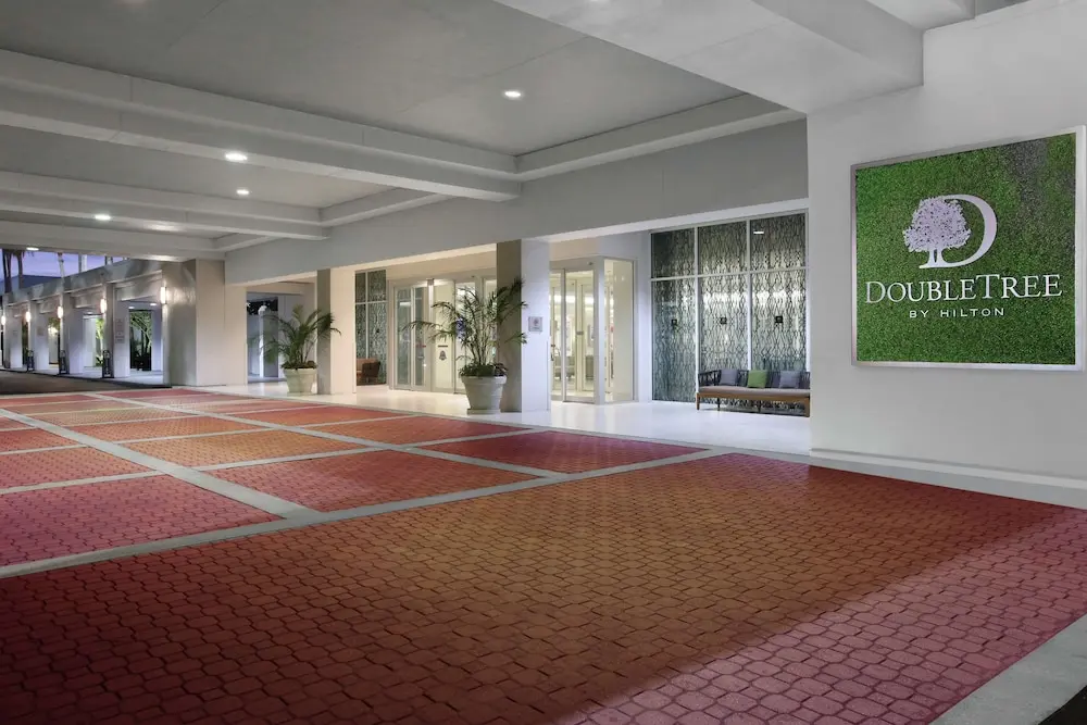 DoubleTree by Hilton at the Entrance to Universal Orlando - Travel ...