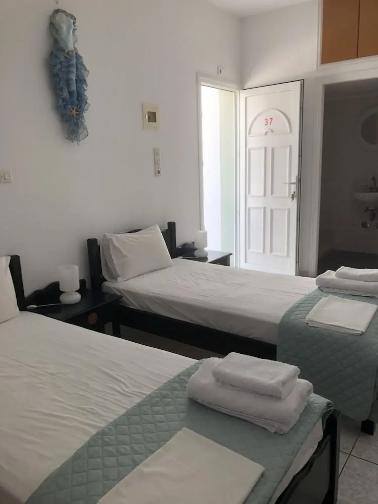 Anna Zisimos Rooms - hi-land.it | travel and holidays all over the world