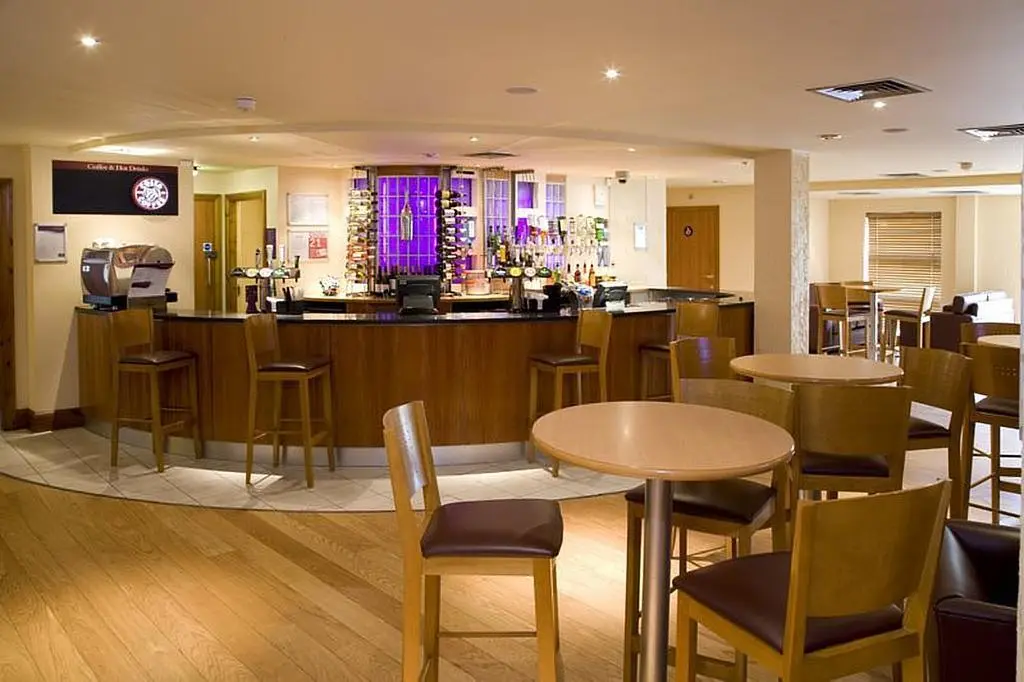 PREMIER INN London Kew Bridge - Travel compositor