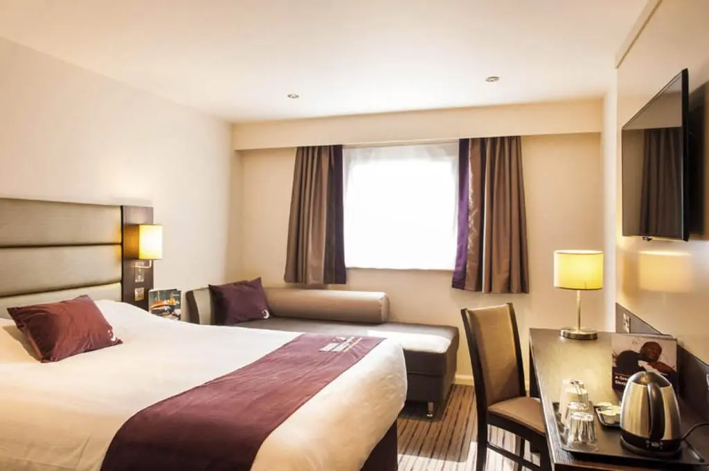 PREMIER INN London Kew Bridge - Travel compositor